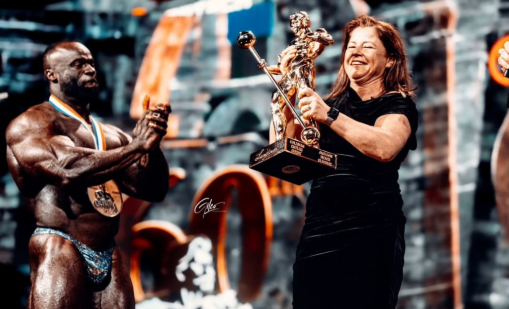 Samson Dauda campeão do Mr. Olympia, foi treinado pela sua esposa ...